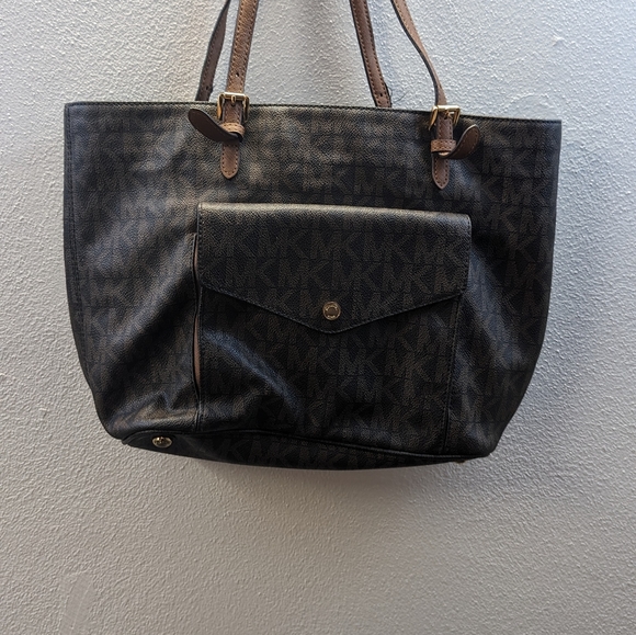 KORS Michael Kors | Bags | Michael Kors Front Snap Pocket Tote Bag ...
